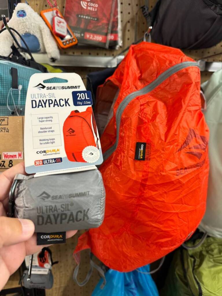 たった84gの超軽量の手のひらに収まるザック 『ウルトラシルデイパック』 | SlowPeak登山
